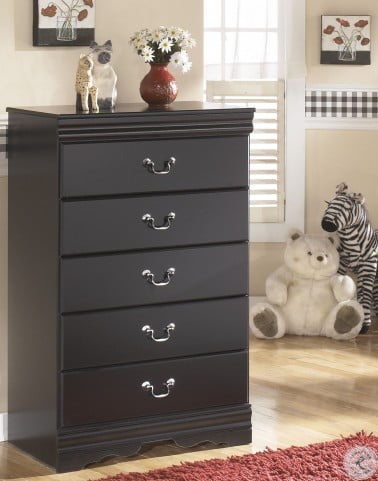 Huey Vineyard Chest from Ashley (B128-46) | Coleman Furniture