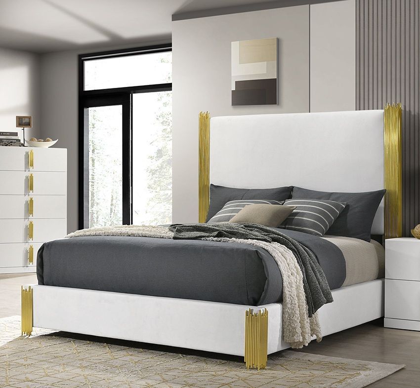 Basildon White and Gold Queen Poster Bed From Furniture of America ...